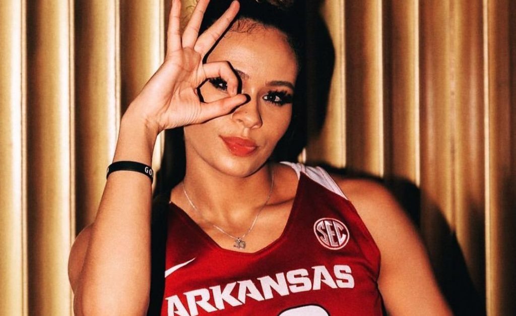 Inside Chelsea Dungee's life, her parents and her career-defining move ...